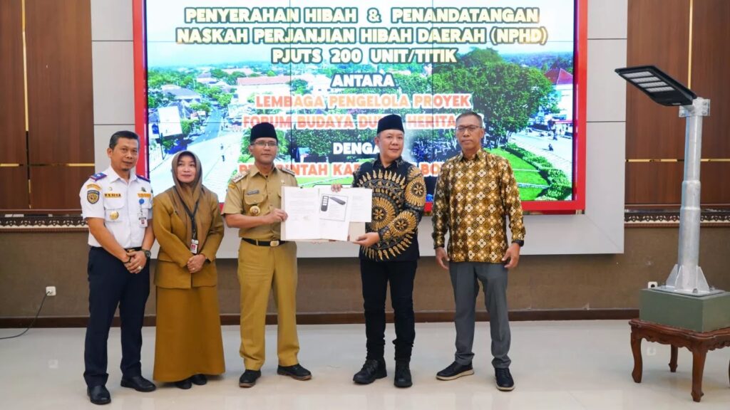 Pemkab Boyolali menerima hibah 200 lampu penerangan jalan umum (PJU ...